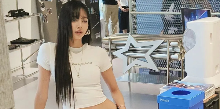 Lisa BLACKPINK Meriahkan Acara Pop-Up ROCKSTAR di Seoul | BeritaReceh.COM